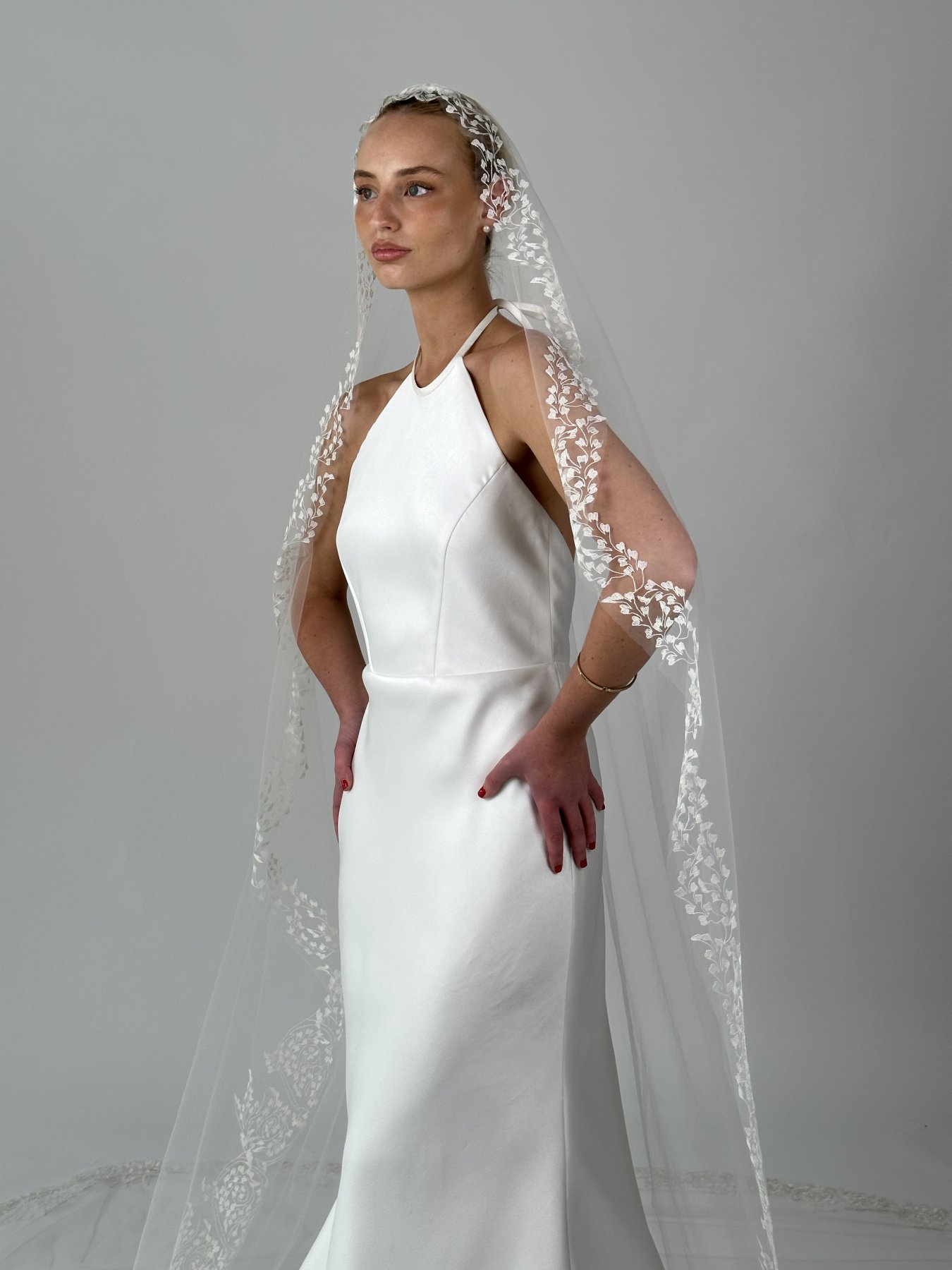 Wedding veil with sleeves 60 photos - Astyledwedding.com