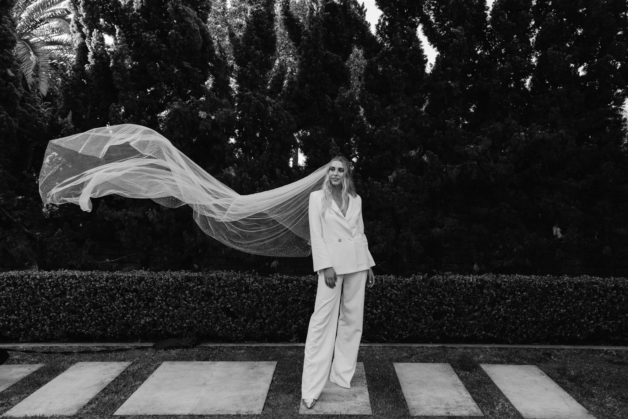 Demi & James' Minimalist City Elopement | Karen Willis Holmes