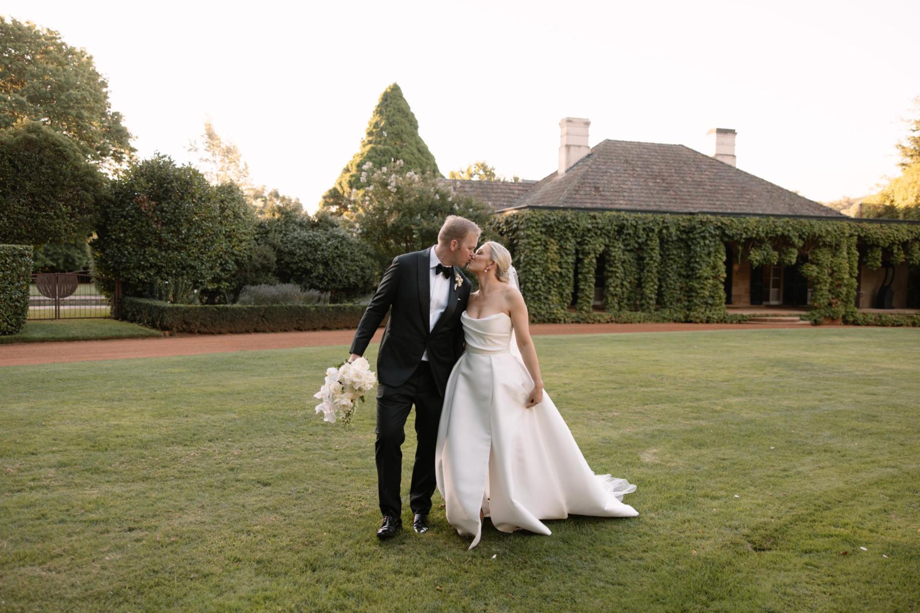 Minimalist Wedding Dress Ideas to Embrace Elegance - Karen Willis Holmes